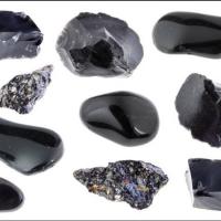 Obsidienne cette pierre aux vertus particulières en lithothérapie ...
